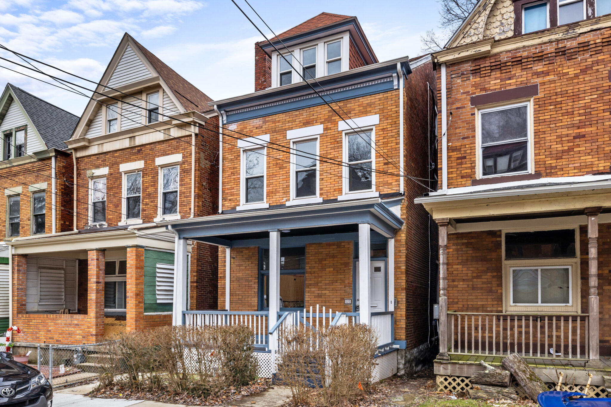 121 Hawkins Avenue: Perry Hilltop - City of Bridges
